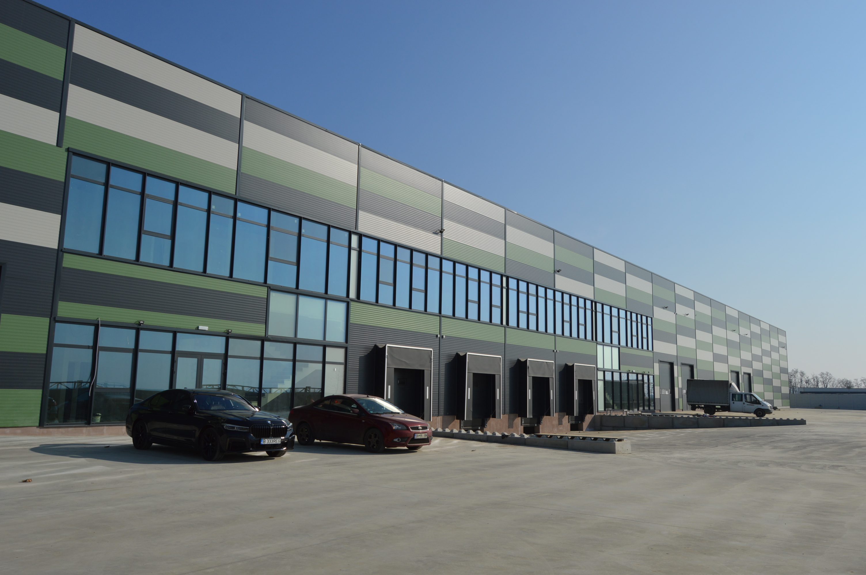 Industrial warehouse, 7100 sq.m., metropolitan area - Biharia ...